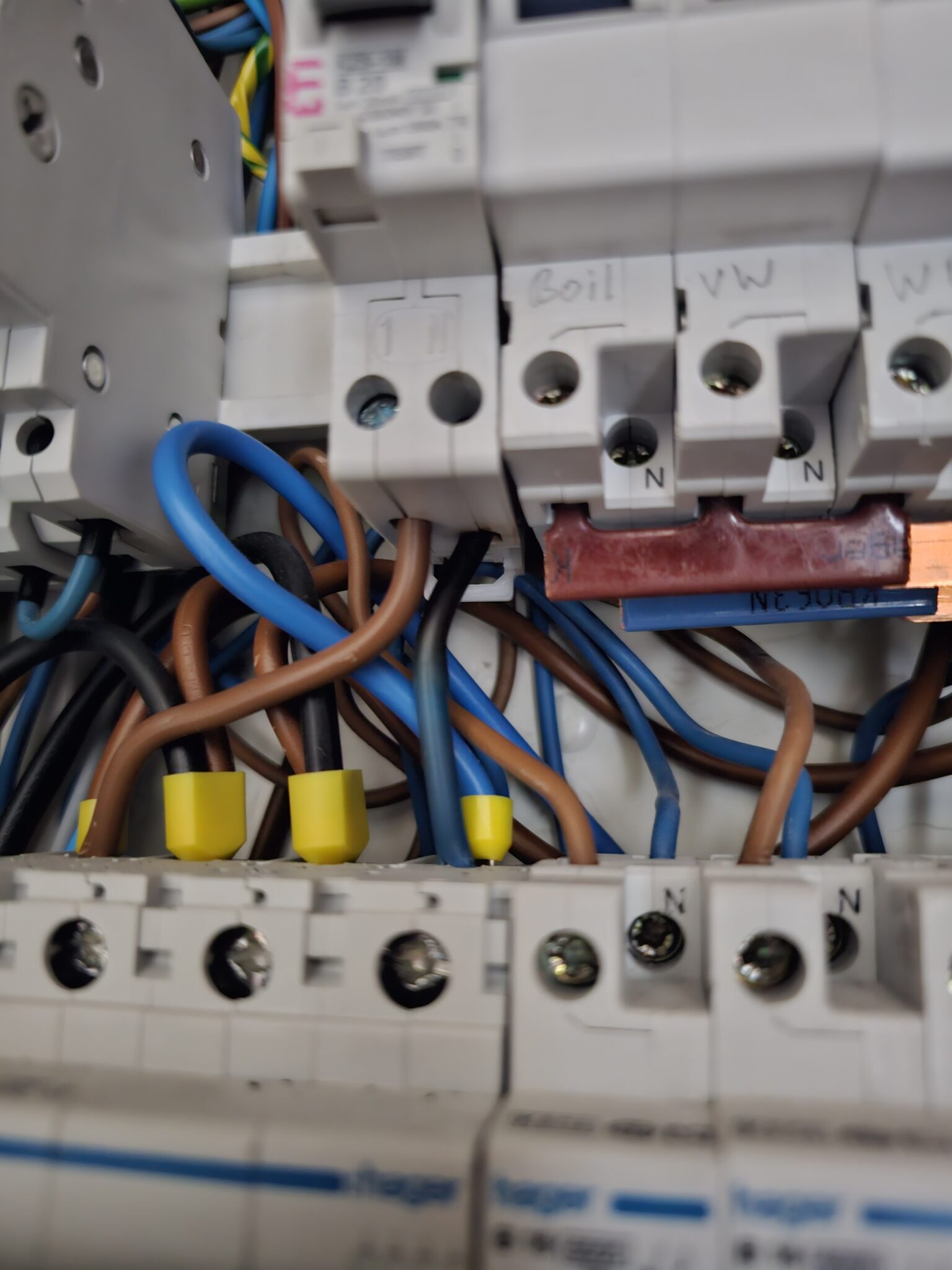 Hoe spoor ik een kortsluiting op ? – MK Electro